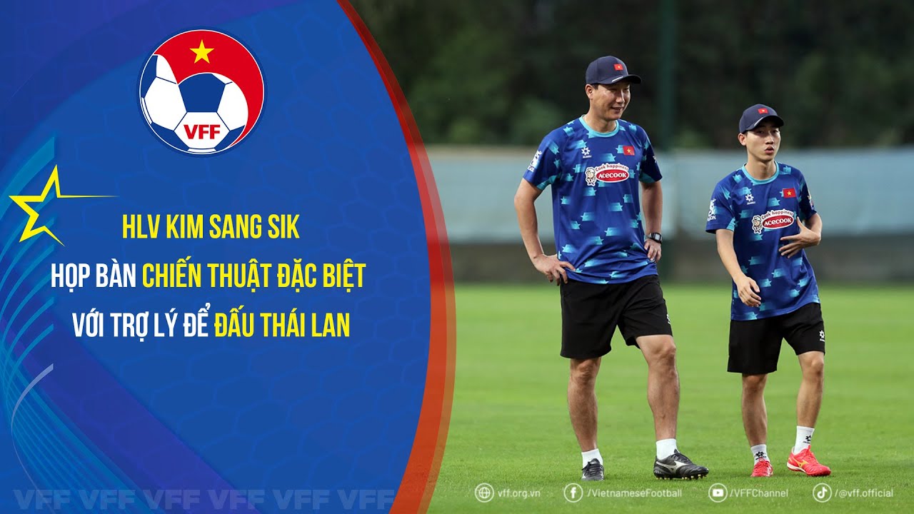 VFF - HLV Kim Sang Sik họp bàn chiến thuật đặc biệt với trợ lý để đấu Thái Lan