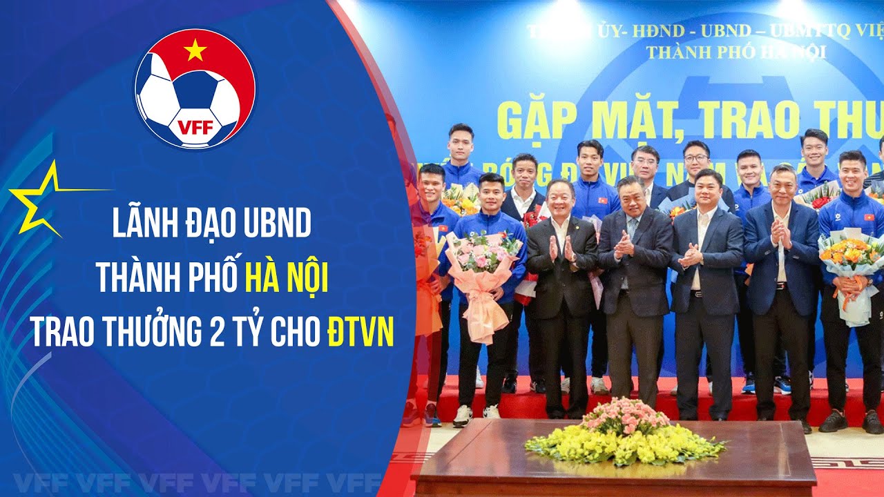 VFF - Lãnh đạo UBND thành phố Hà Nội trao thưởng 2 tỷ cho ĐTVN